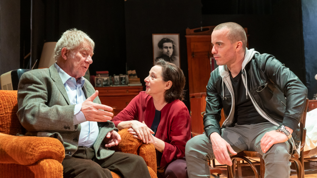 Sik-Sik. Farà giorno. Generazioni a dialogo • Teatro Franco Parenti Milano