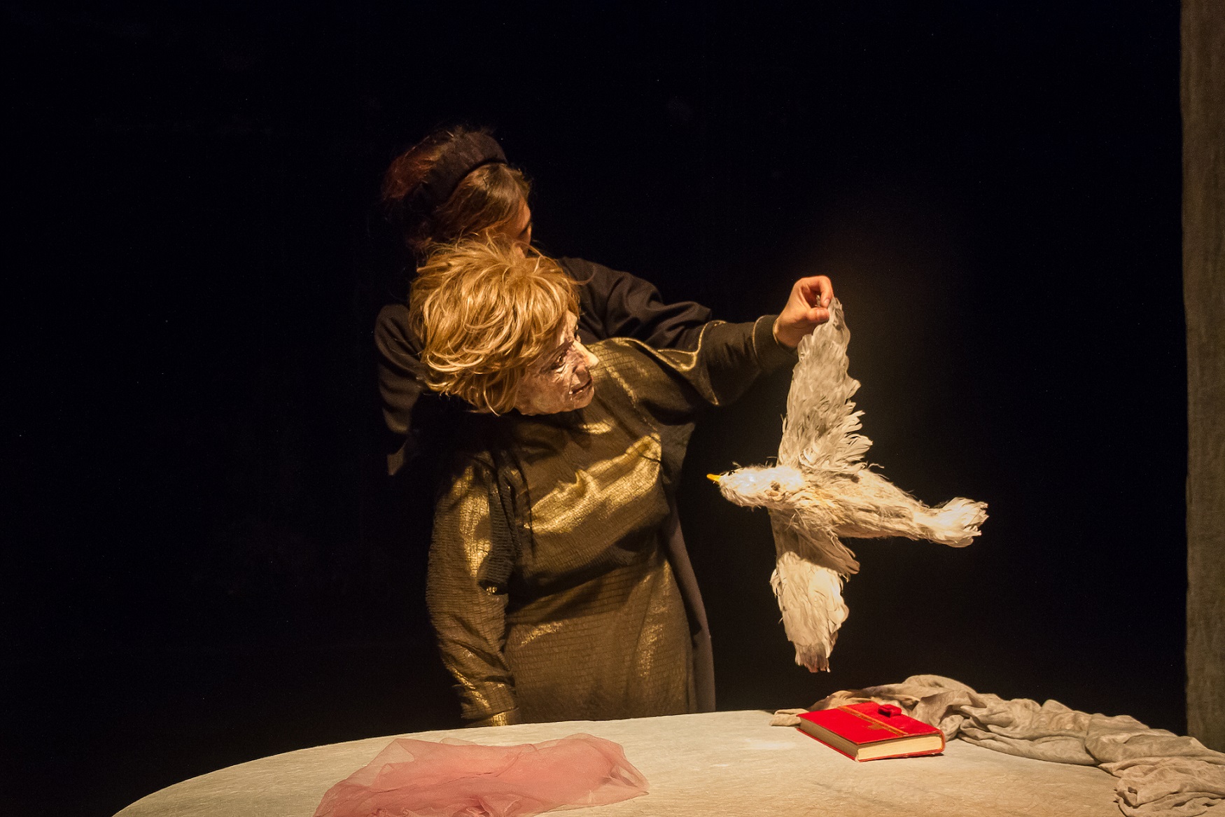 Il Giorno - Un viaggio nel “tramonto“ di Arkadina • Teatro Franco ...